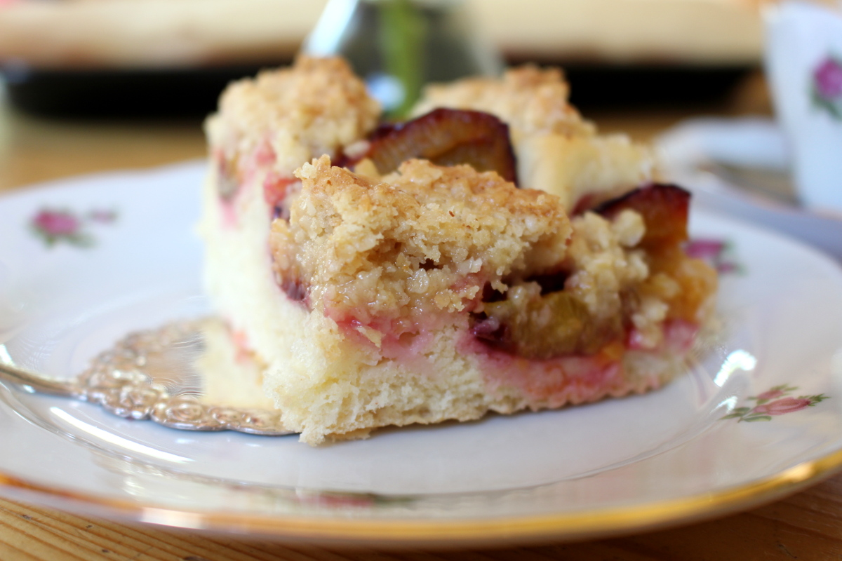 Pflaumen-Hefe_Kuchen-mit-Tonkabohne-Streuseln16 – undiversell